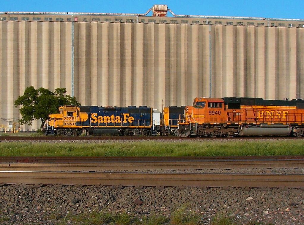 BNSF 2236 & BNSF 9940